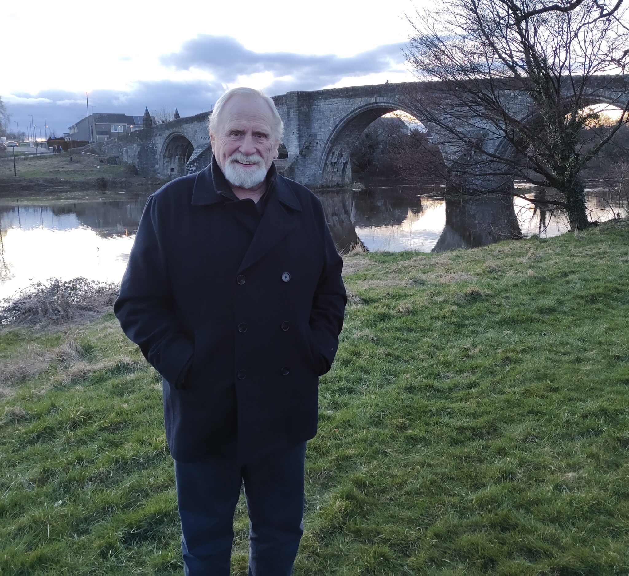 Braveheart actor James Cosmo lights up Stirling Old Brig ceremony ...